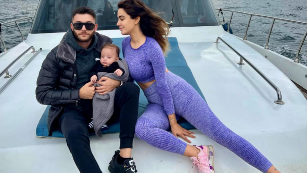 Ece Ronay, 1 yıllık evliliğini tek celsede bitirdi - Magazin - İzmir'e Dair